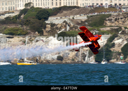 Michael Wiskus, Fliegen sein Lucas Oil Pitts Special führt Kunstflug ...
