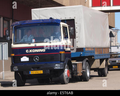 MERCEDES-BENZ LP 813 (1983) Lizenz 42-VNJ-2 pic1 Stockfotografie - Alamy