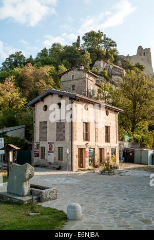 Ruinen der Burg von Canossa, Emilia-Romagna, Italien Stockfotografie ...