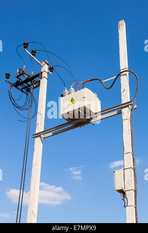 Transformator auf hohe Kraftwerk. Hochspannung Stockfoto, Bild ...