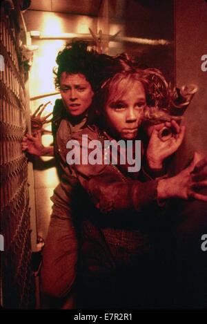 USA. Sigourney Weaver und Carrie Henn in einer Szene aus dem (C ...