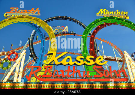 Achterbahnfahrt mit Looping, Oktoberfest, München, Bayern, Deutschland ...