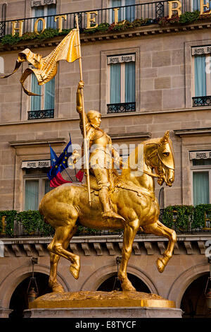 Statue von St. Joan of Arc, Jeanne d ' Arc, in der Kathedrale von Notre Dame, Paris, Ile de ...
