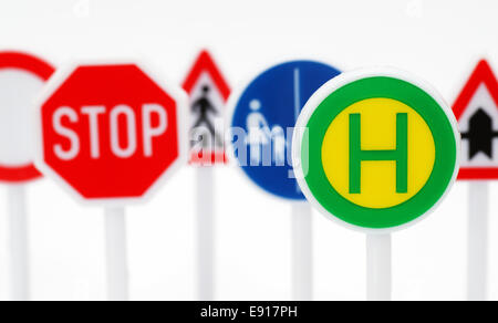 Schild Verkehr Verkehrsschild Schule Ferien großgeschrieben Rufzeichen ...