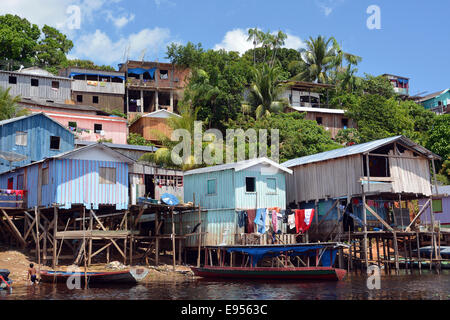 Favela-Slum in der Amazon-Stadt Manaus, Brasilien Stockfoto, Bild ...