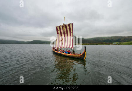 traditionelle Wikinger-Schiff auf den Lofoten, Norwegen Stockfotografie ...