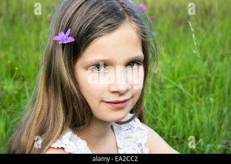 schöne deutsche Mädchen im typischen Oktoberfest Kleid dirndl Stockfoto ...
