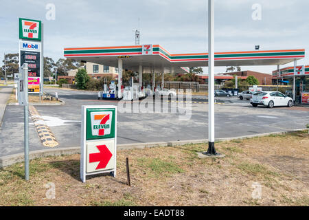 7 elf Tankstelle und Convenience-shop Stockfotografie - Alamy