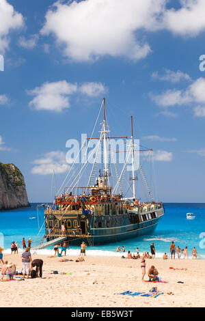 Zakynthos, Paralia Navagio, Shipwreck Beach, Blick von oben in die ...