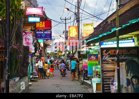 Poppies Lane II Street. Kuta. Bali. Indonesien Stockfoto, Bild ...
