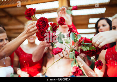 Die 24 Teilnehmer der "Miss Deutschland Camp 2015" stellen im Kempinski ...