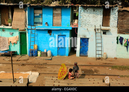 Ghettos und Slums in Delhi India.These unbekannten Menschen leben unter ...