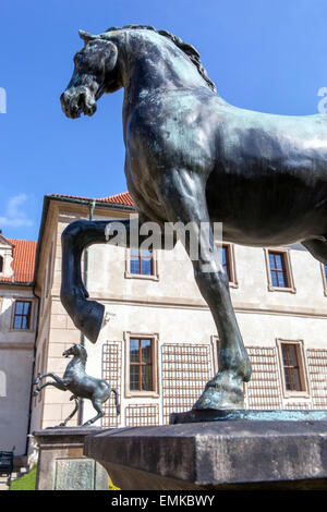 Wallenstein-Schlosspark mit Statuen von Adrian de Vries, Prager ...