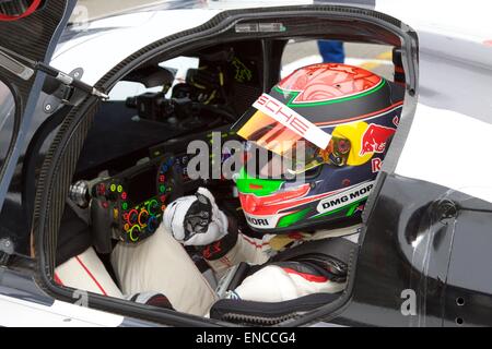 Das Cockpit des Porsche 919 Hybrid-LMP1-Rennwagen Stockfoto, Bild ...