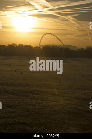 Sonnenaufgang über dem Wembley-Stadion Stockfotografie - Alamy