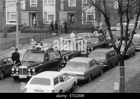 Beerdigung von Mickey Calvey, der nach einem 10.000 Pfund-Supermarkt ...