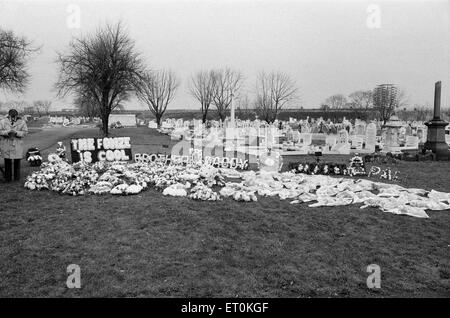 Beerdigung von Mickey Calvey, der nach einem 10.000 Pfund-Supermarkt ...