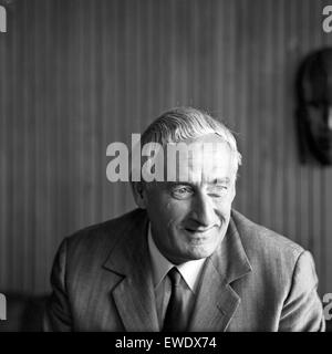 Deutscher Physiker, Schriftsteller und Fernsehjournalist Prof. Heinz ...