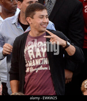 Carson ca. 27. Juni 2015. (im blauen Stamm) Timothy Bradley geht 12 ...