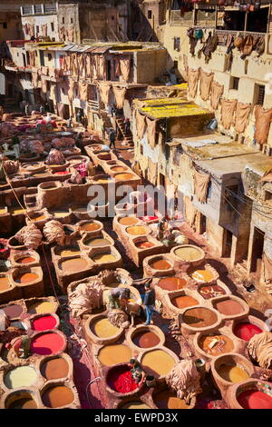Chouwara traditionelle Leder Gerberei in alten Fes, Bottiche für Gerben ...