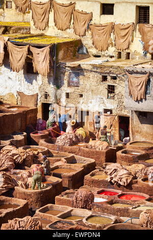 Chouwara traditionelle Leder Gerberei in alten Fes, Bottiche für Gerben ...