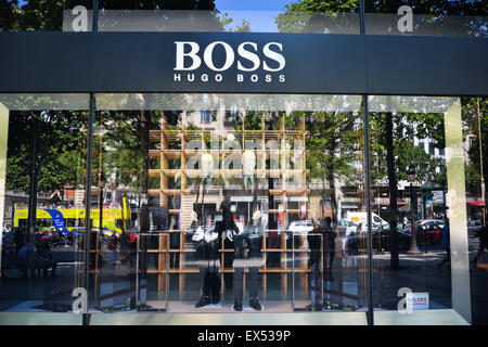 Paris Champs Elysee store Hugo Boss Stockfotografie - Alamy