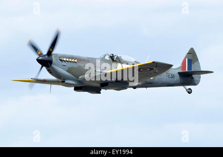 Supermarine Spitfire Plane; Ein Spitfire Mk I WW2 Kampfflugzeug, AR213 ...