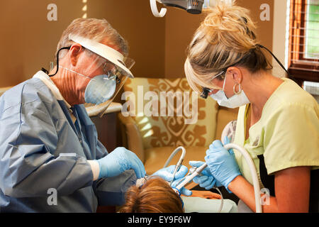 Senior woman in Zahnarzt Praxis Zahn Operation Zahnmedizin Klinik mit Stockfoto, Bild: 48536010 ...