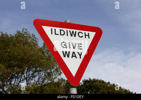 Walisisch und Englisch zweisprachige Schilder, Llyn Alaw, Anglesey ...