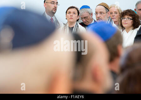 (Von links nach rechts) Rabbi Eli Reich, Rabbi Natalia Verzhbovska ...