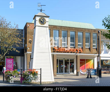 Millennium Clocktower im Einkaufszentrum auf der High Street in ...