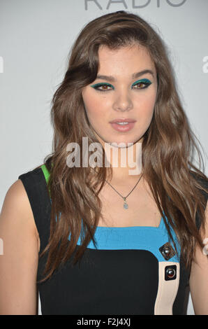 Schauspielerin Hailee Steinfeld besucht 2015 American Music Awards ...
