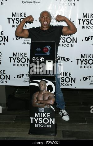 Mike Tyson Bitcoin ATM bei einem öffentlichen Auftritt für das weltweit ...