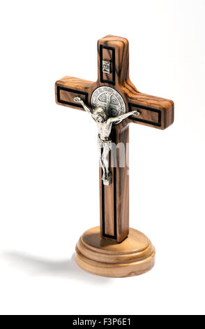 Kreuzigung Von Jesus Christus. Holzkreuz mit Nägeln und Dornenkrone auf steinernen Hintergrund ...