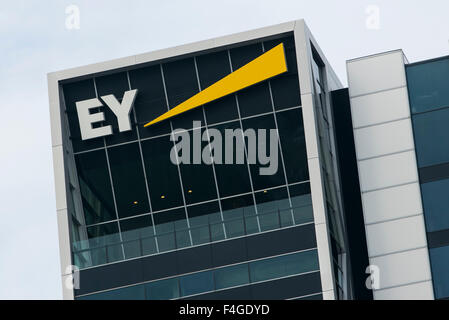 Amsterdam Ernst & Young Bürogebäude Kreuz Türme von Norman Foster. Auf ...