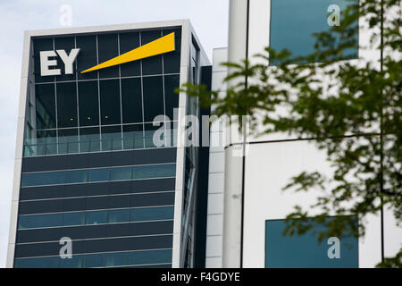 Amsterdam Ernst & Young Bürogebäude Kreuz Türme von Norman Foster. Auf ...