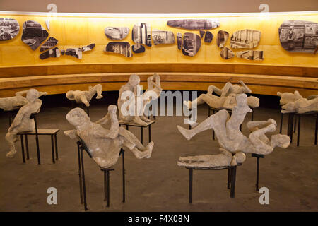 Pompeji, Neapel, Italien: Gipsabgüsse neu die Körperformen der Opfer ...