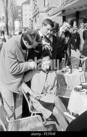Deutsche plant Dagmar Hank mit ihrem Friseur, genannt kalpierer" in ...