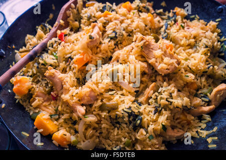 Typische kubanische Speisen, Huhn, Reis mit schwarzen Bohnen, gebratene ...