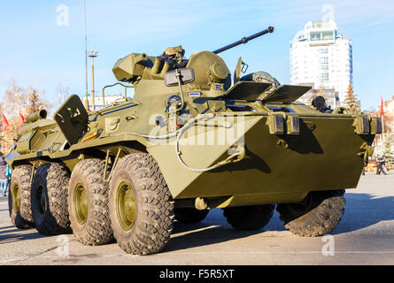 Russische Armee BTR-82 gepanzerte Radfahrzeuge Mannschaftswagen ...