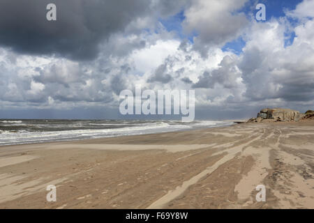 WW2 Bunker am Strand von Houvig Strand, Søndervig, Jütland, Dänemark ...