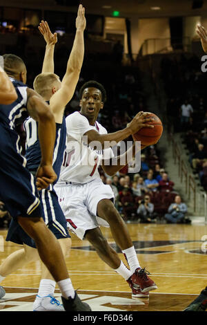 Oral Roberts' Jalen Bradley (10) passes the ball while defended by ...