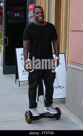 Won-G Bruny Reiten auf seinem Roller Bevery Hills mit Selbstausgleich ...