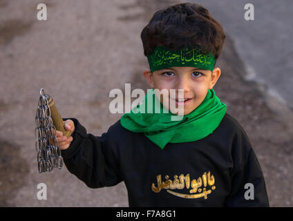 Iranischen schiitischen muslimische Junge mit den grünen Augen während ...