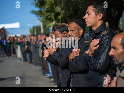 Iranische Schiiten muslimische Männer schlagen sich mit Ketten vor ...
