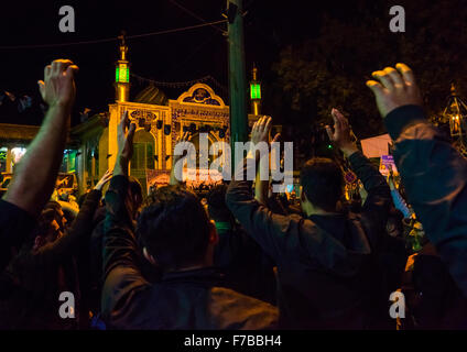 Iranische Schiiten muslimische Männer schlagen sich mit Ketten vor ...