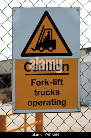 Warnschild, Achtung Staplerverkehr LKW Stockfoto, Bild: 26526713 - Alamy