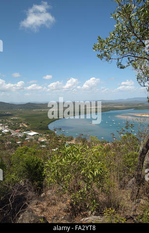 Blick auf Cooktown und den Endeavour River vom Cook's Lookout auf ...