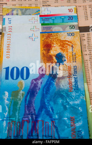 Schweizer Währung Banknoten (Schweizer Franken). Stapel von 100 CHF ...