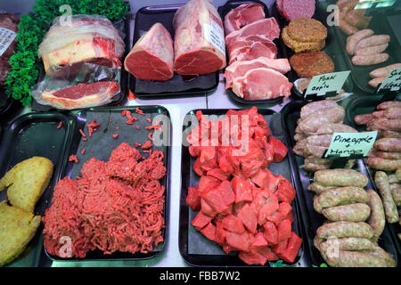 Wursttheke mit Wurst Produkte im Supermarkt, München, Oberbayern ...